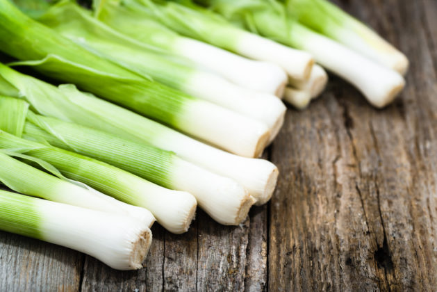 Porree einfrieren: So gelingt es roh oder gekocht!